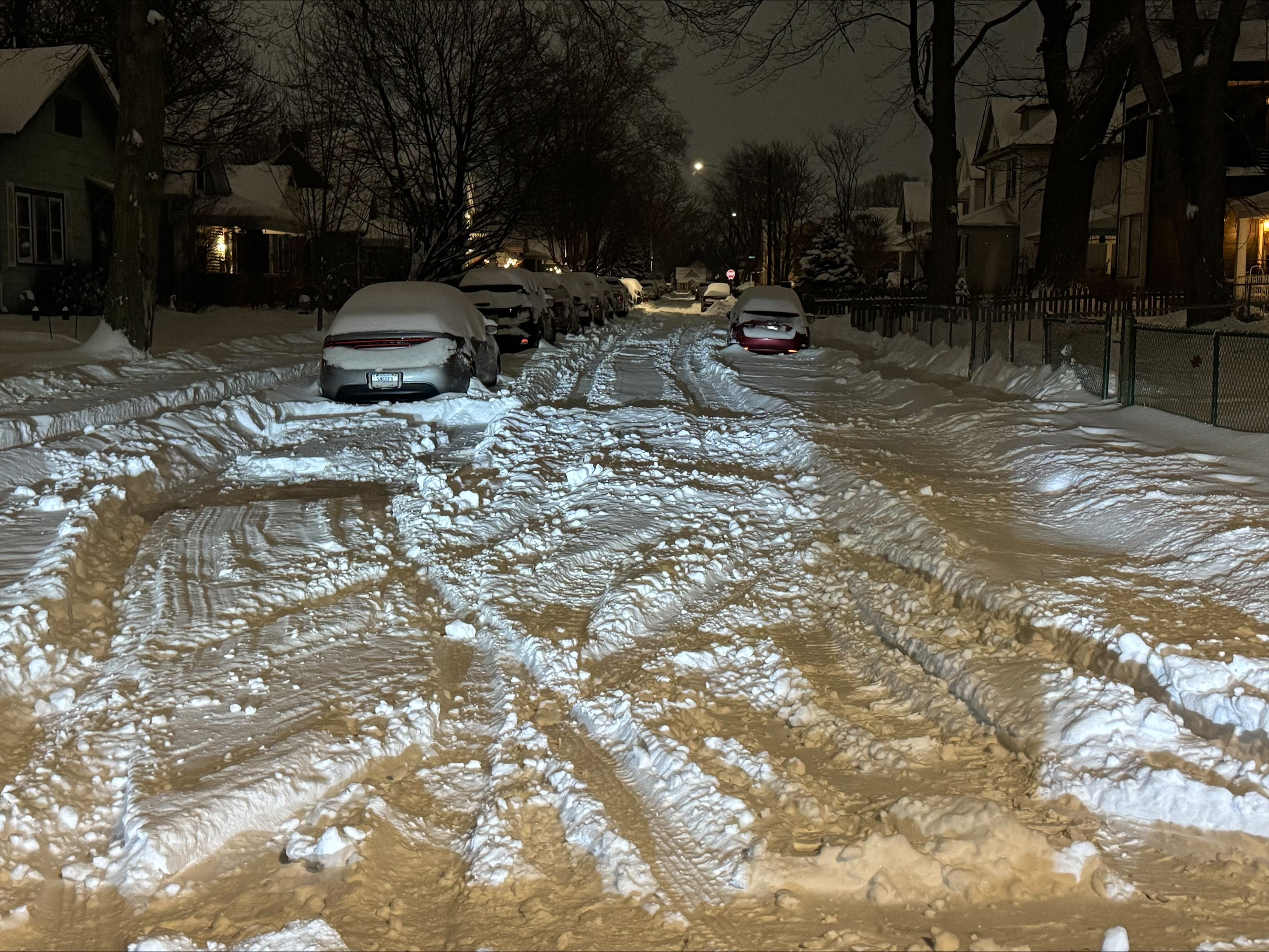 Indianapolis works to clear residential streets post-snowstorm