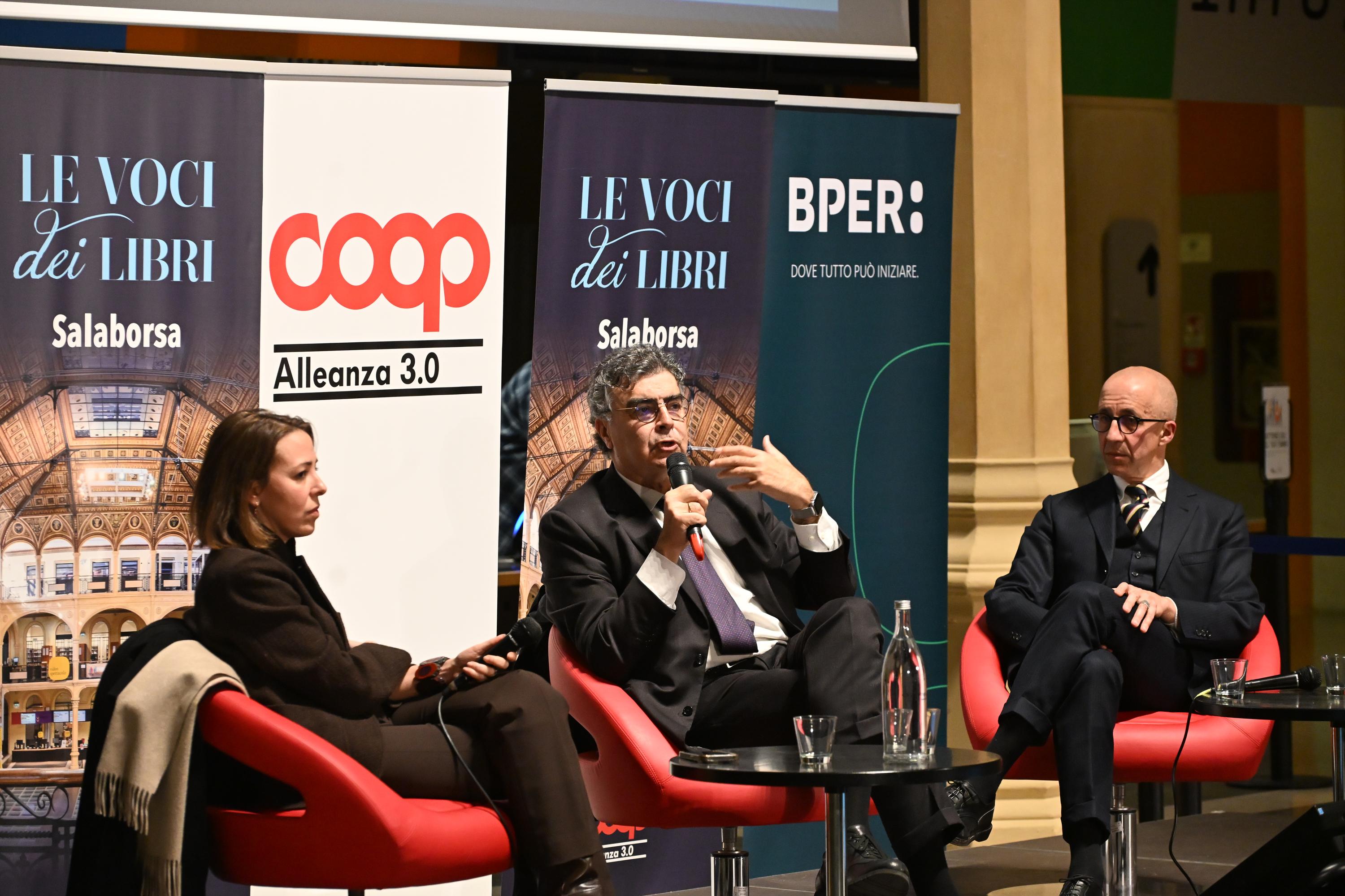 L’intervento di Fiano: “Investire nella scuola per sradicare le falsità”