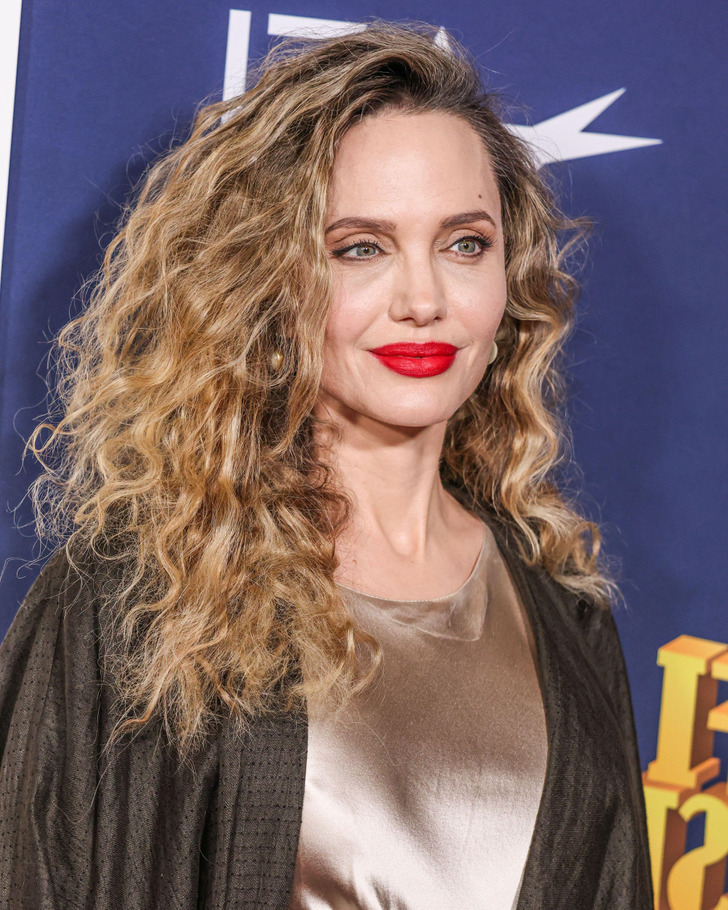 Aged suddenly! Angelina Jolie wows in a completely new look