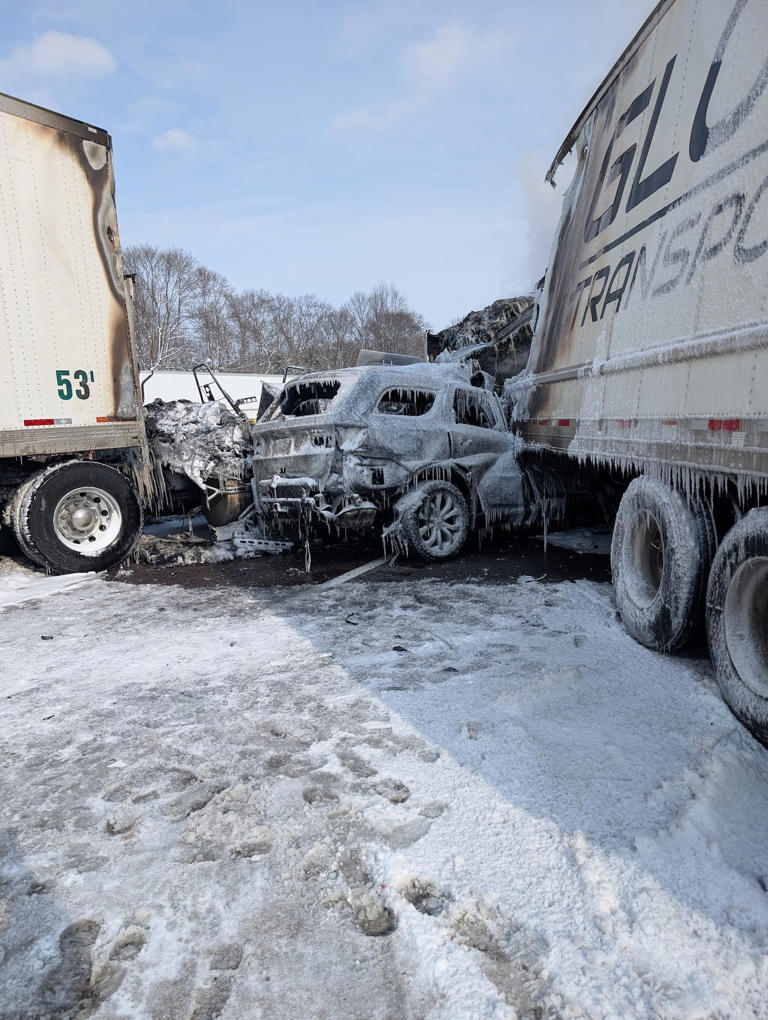 Crashes close sections of Highway 401 as snow squalls batter Kingston ...