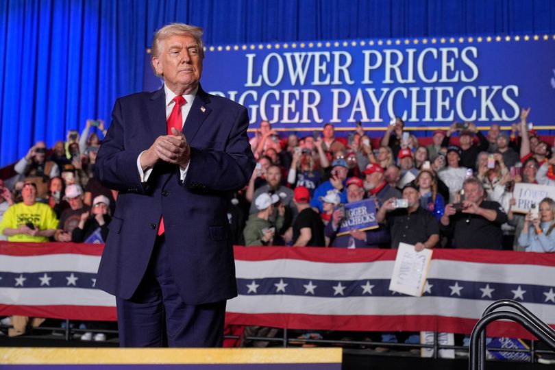 Angry heckler forcibly removed as she takes on Trump at Iowa speech as ...