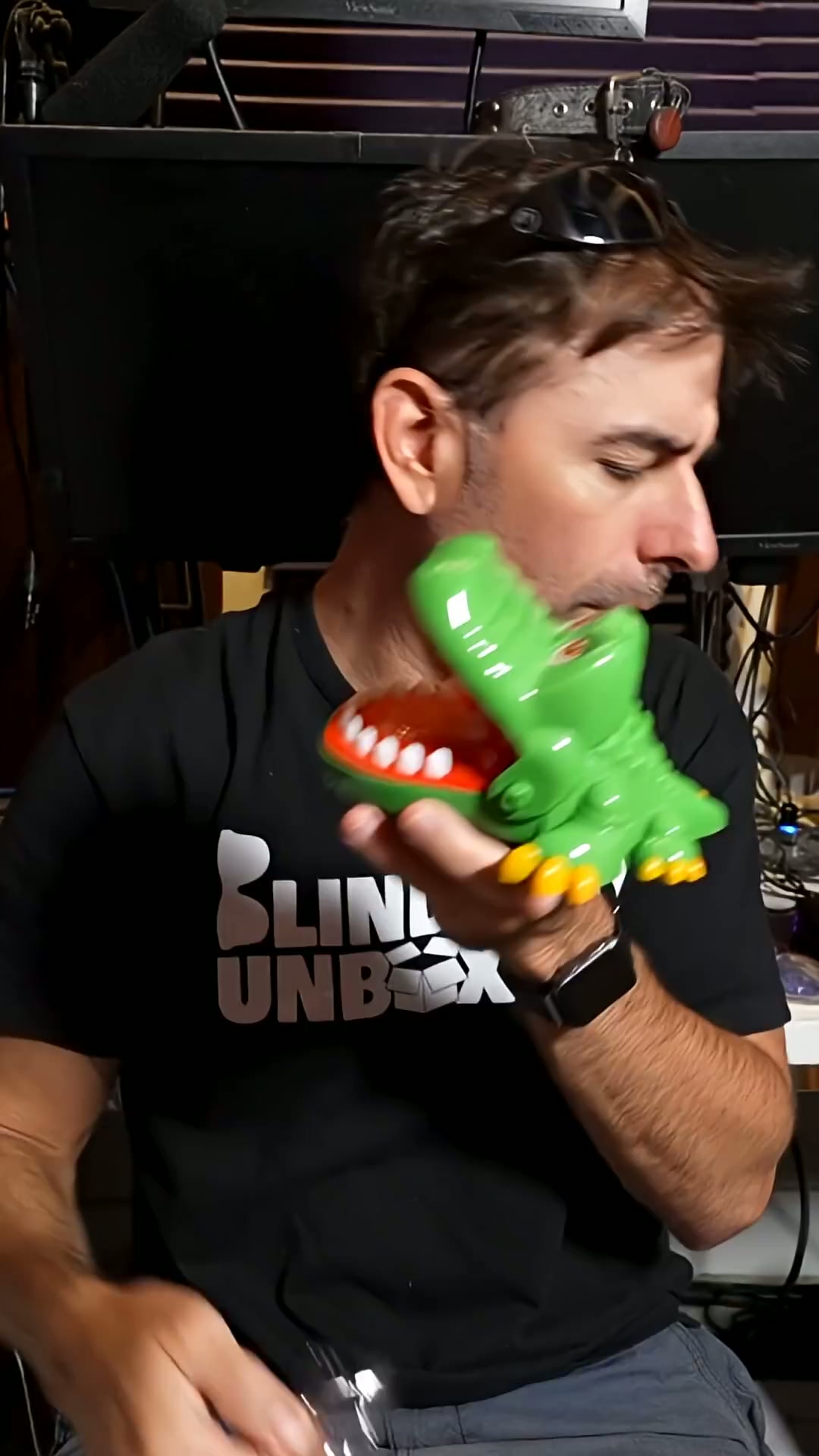 An alligator bit me!– a blind guy unboxing