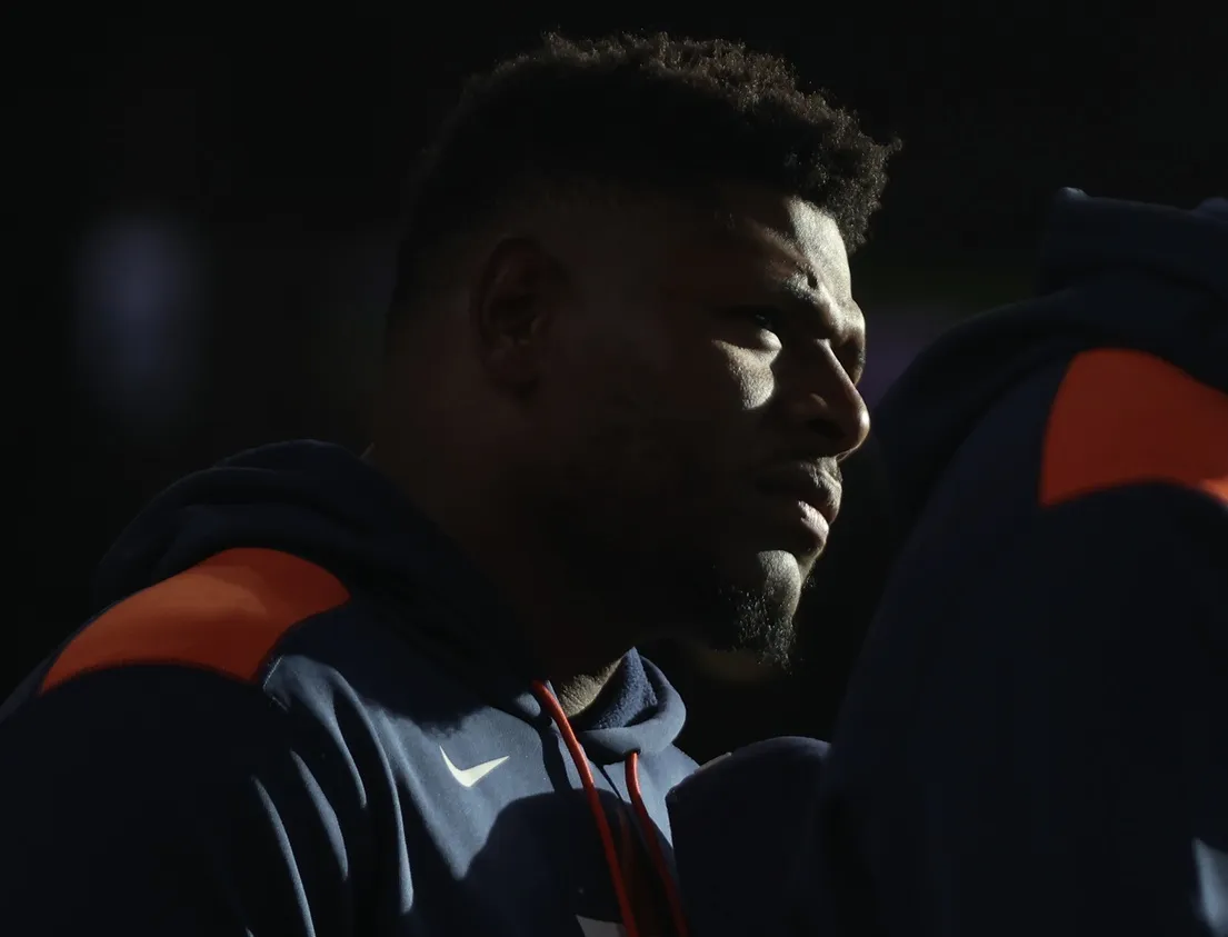 Royals bolster bullpen with veteran Hector Neris