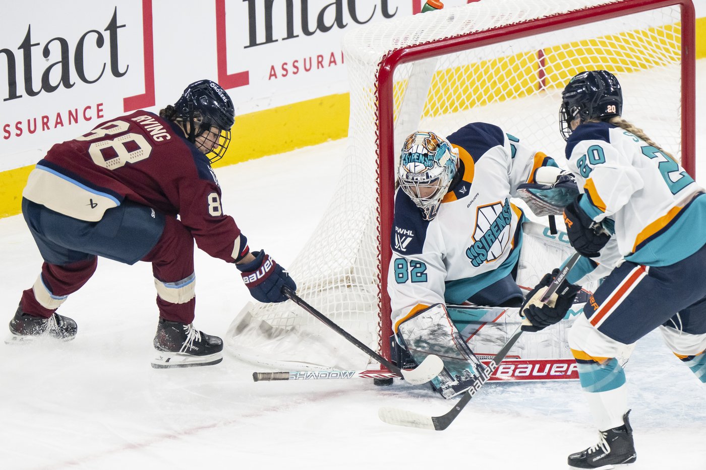 Skylar Irving a patiné auprès de Marie-Philip Poulin et d'Abby Roque à ...