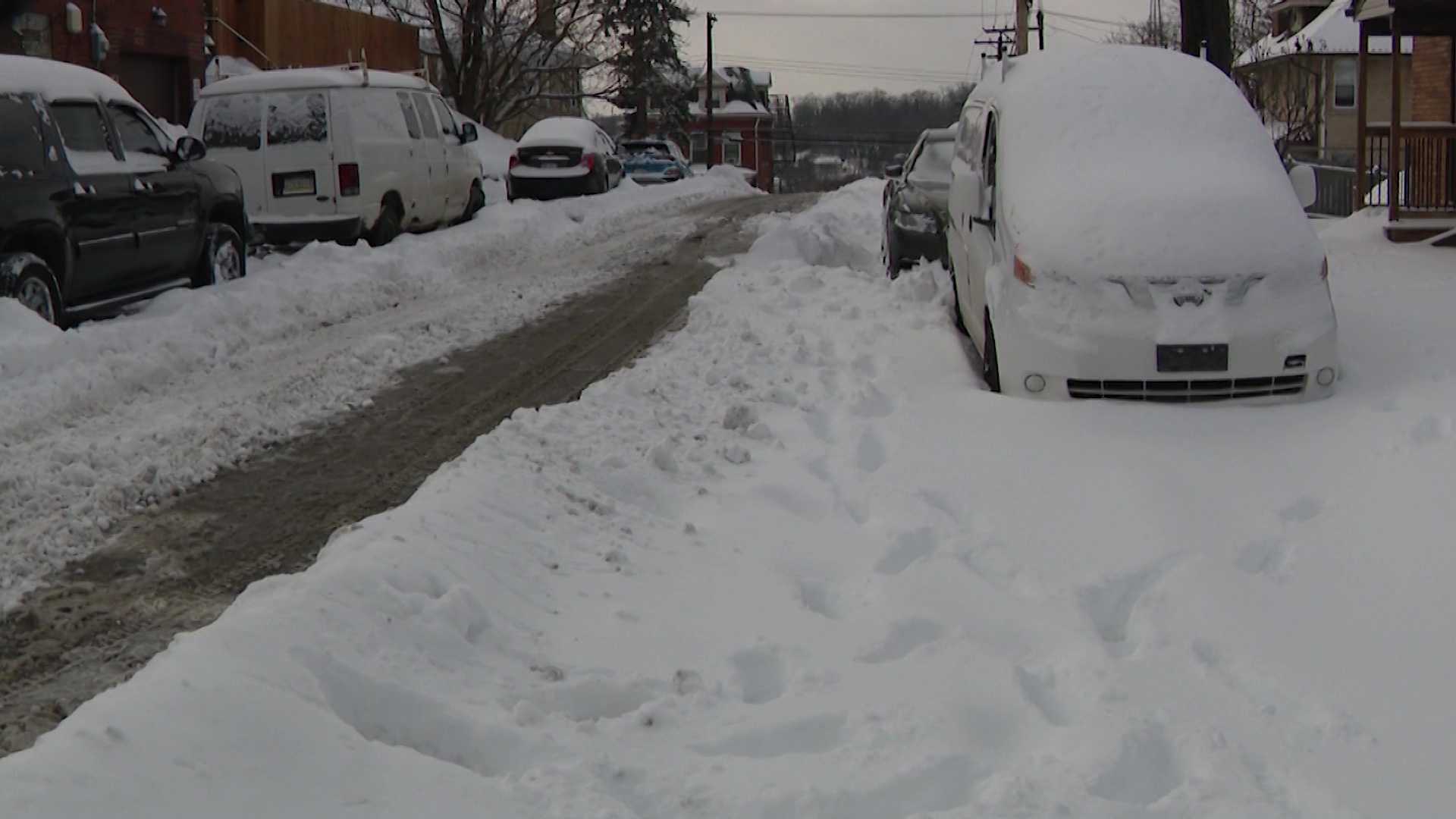 More snow plows back on Pittsburgh roads, contractors helping clear streets