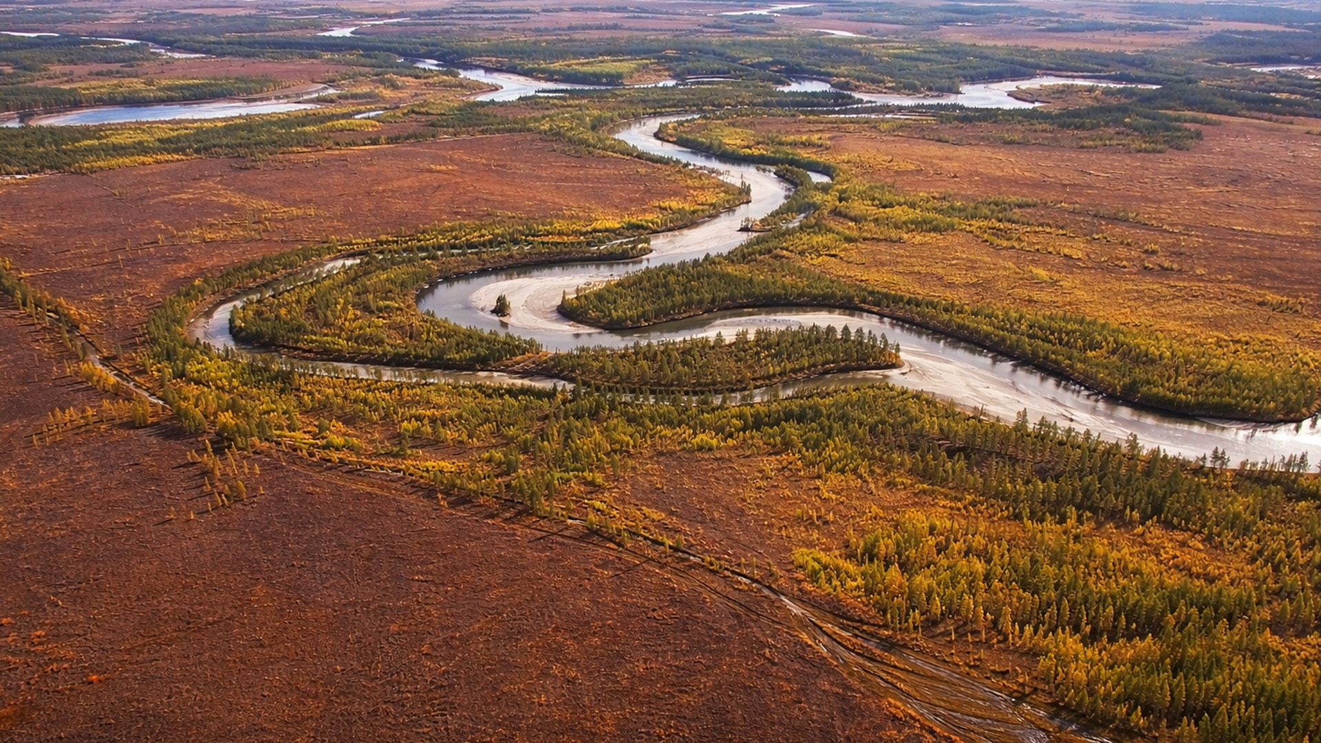 Twisting river through Siberia’s wild lands