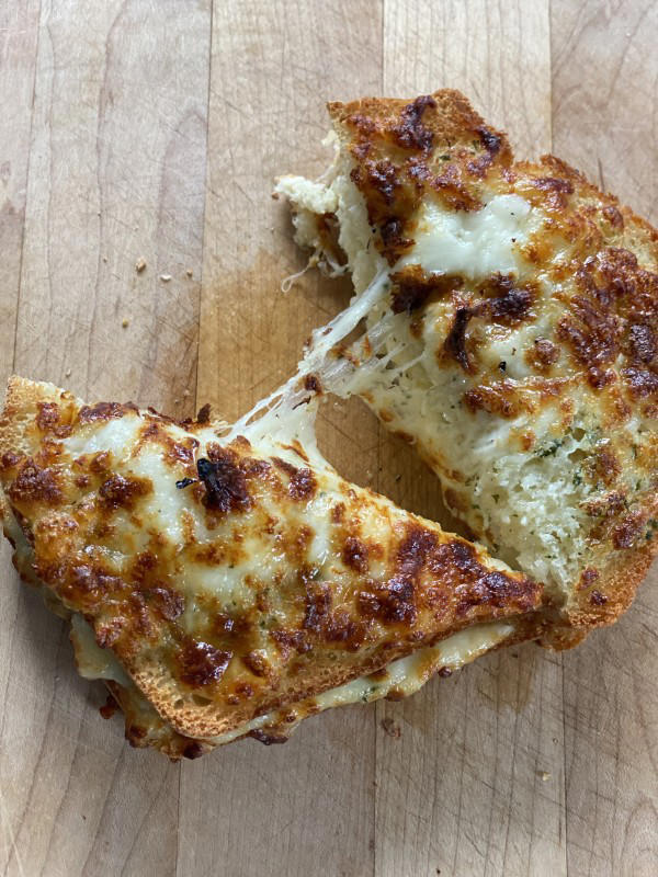 I tried the viral air fryer garlic bread grilled cheese everyone's ...