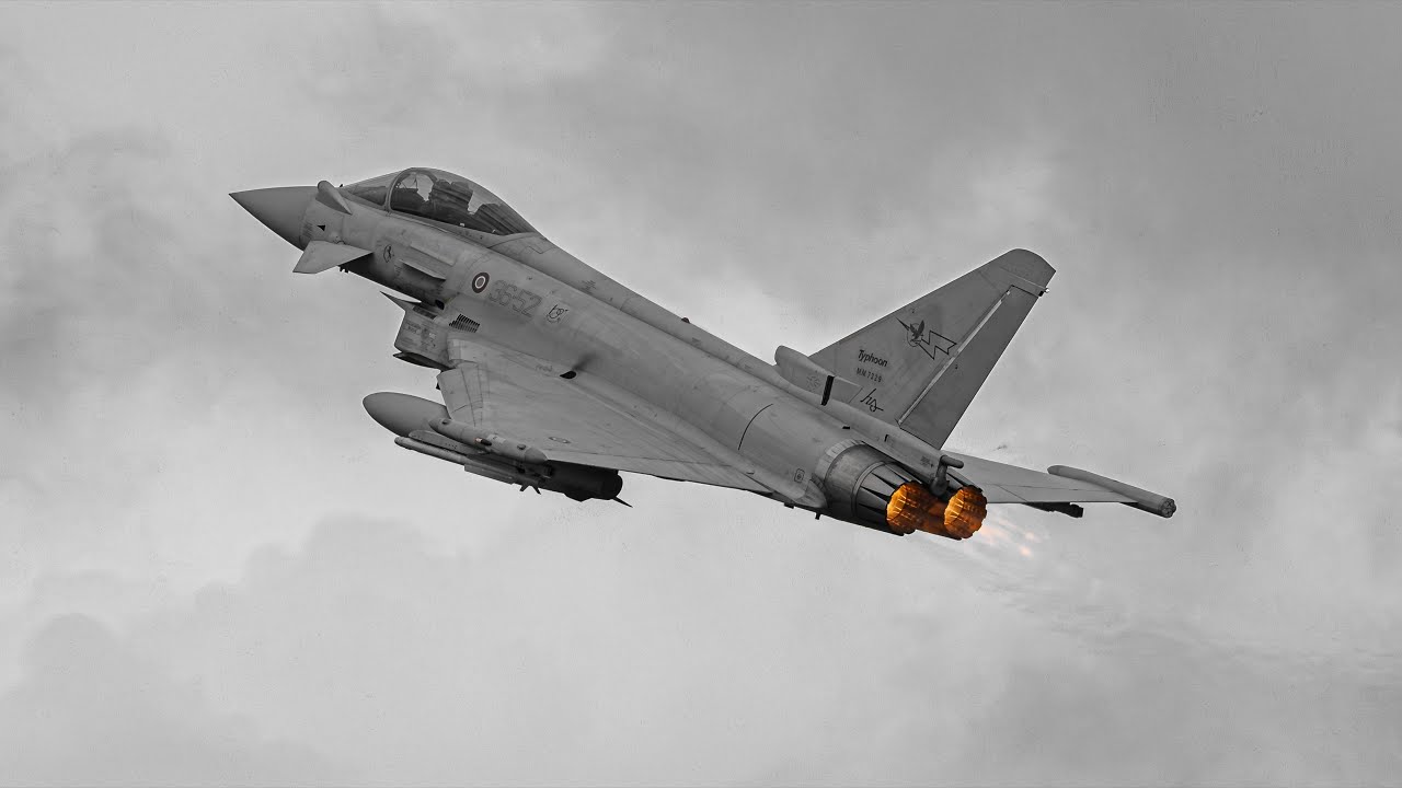 Italian Eurofighter Typhoon turns violent over the runway