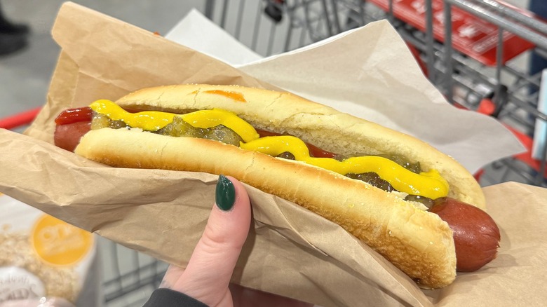 I tried and ranked 5 Costco food court hacks