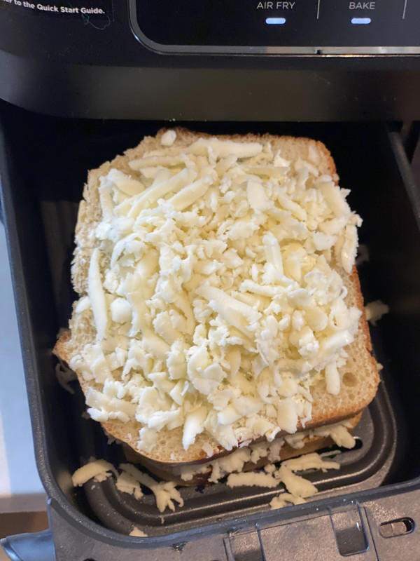 I tried the viral air fryer garlic bread grilled cheese everyone's ...