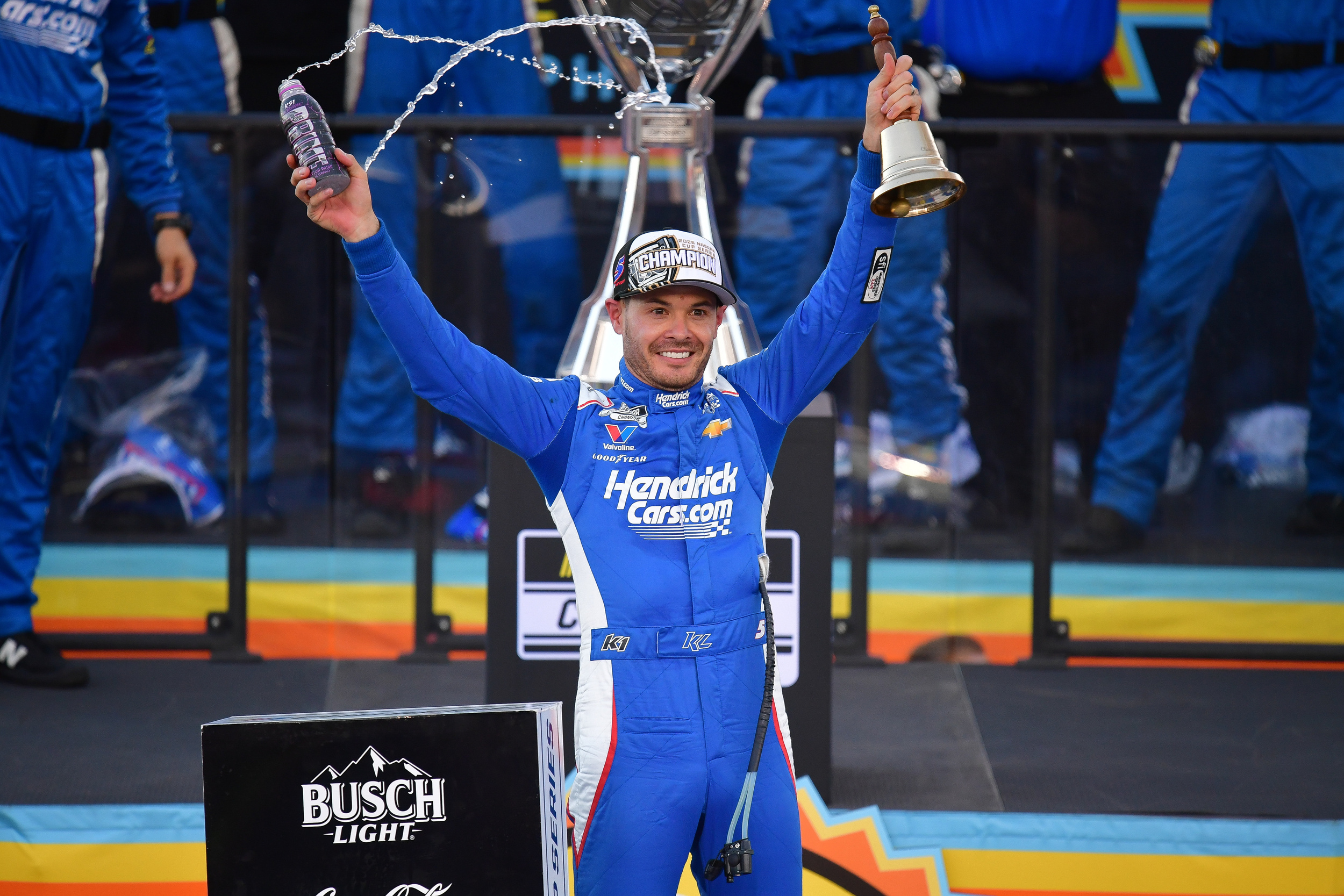 Kyle Larson makes it clear he wants to stay with Hendrick Motorsports ...