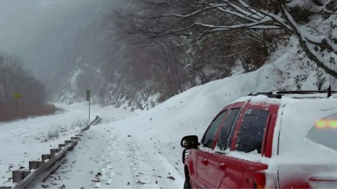 Avalanche incomum bloqueia estrada na Pensilvânia durante a tempestade ...