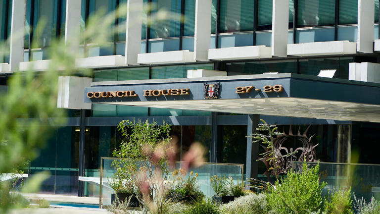 City of Perth Lord Mayor Bruce Reynolds rejects no confidence motion in ...