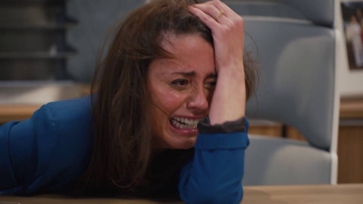 Cega de raiva! Sofia destrói o gabinete: “O que é que eu fiz?”