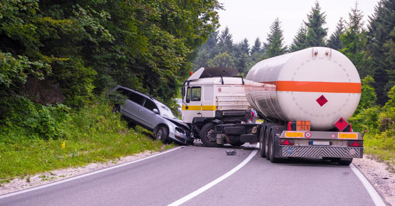 What are the main causes of commercial vehicle accidents in Los Angeles?