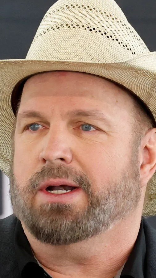 Debunking the outlandish internet rumor about Garth Brooks
