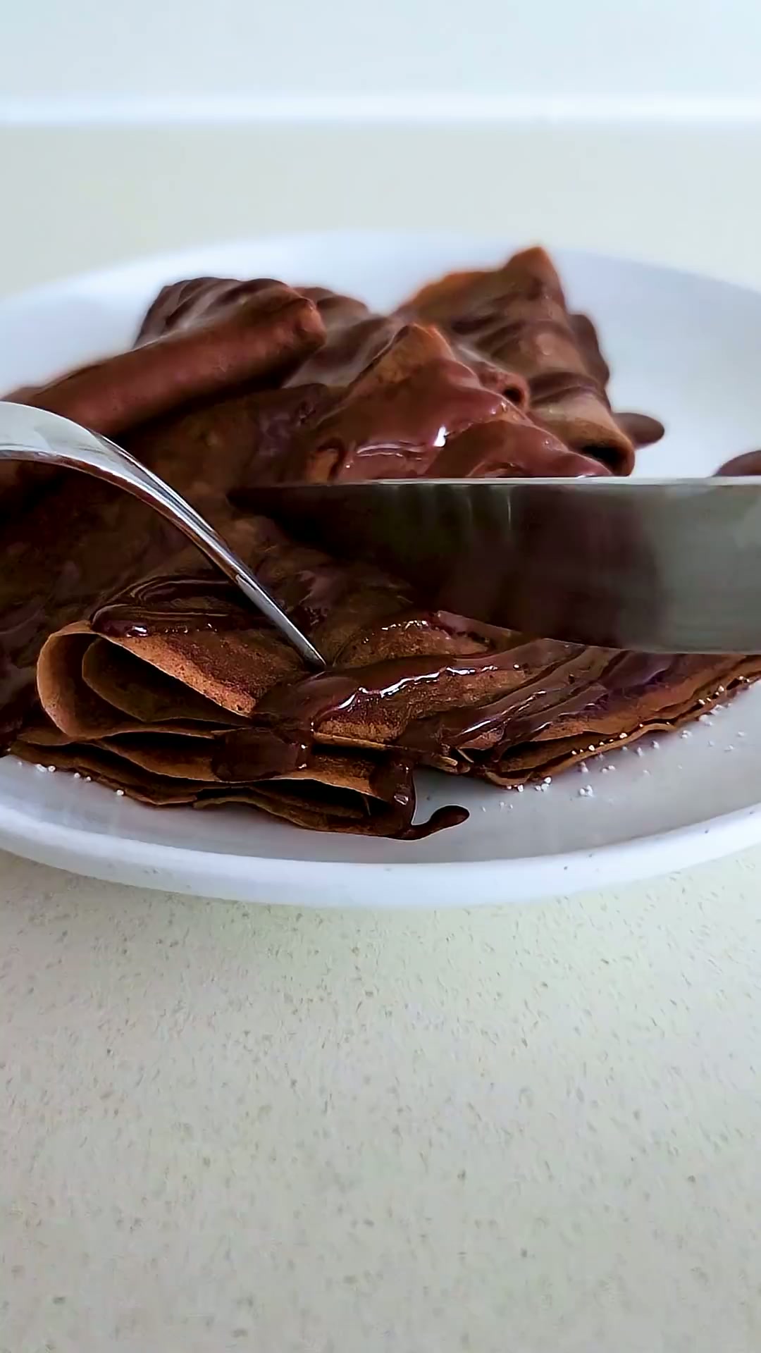 Just blend and ready: Perfect chocolate crepes