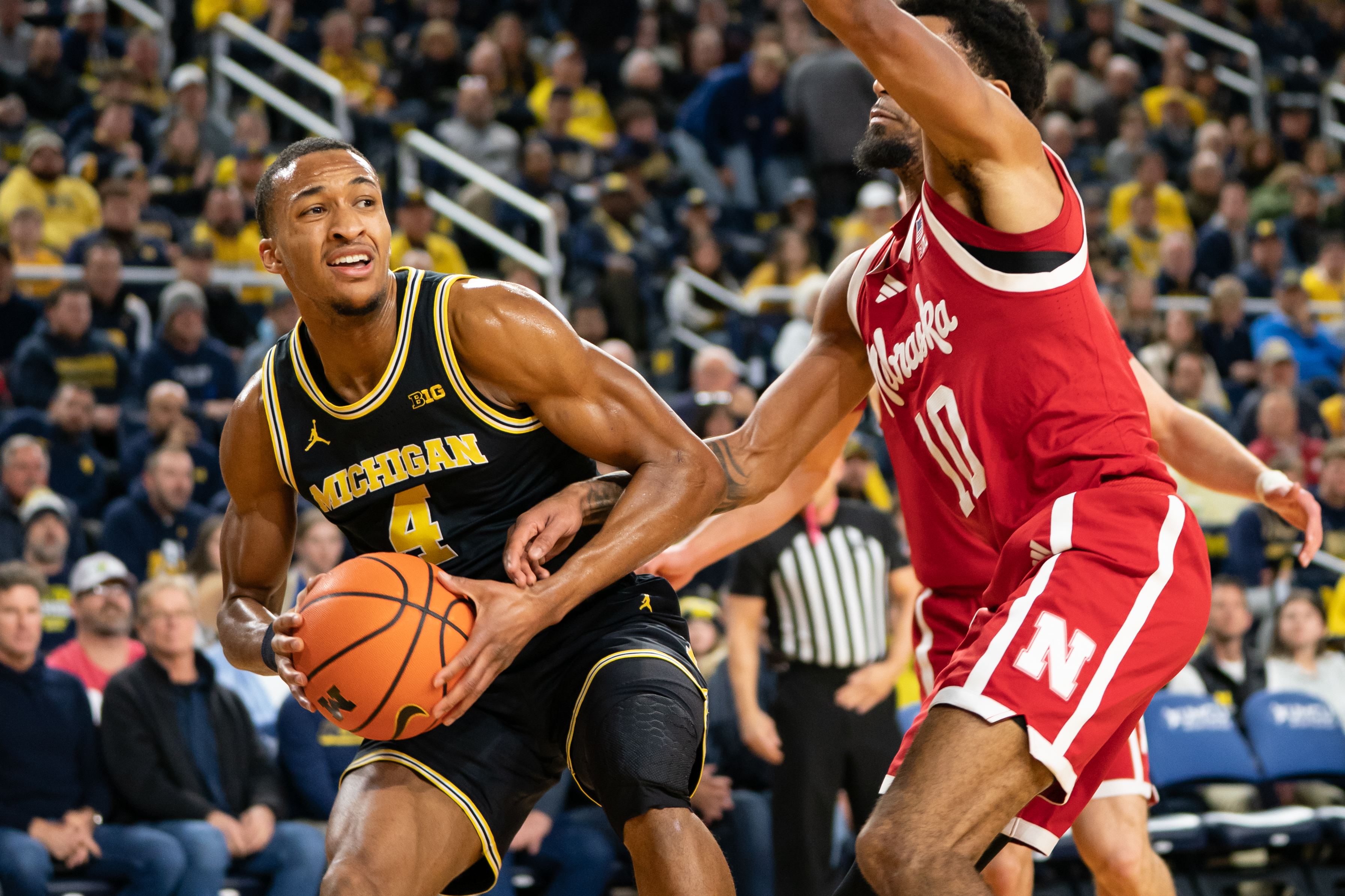 Michigan basketball storms back to beat Nebraska, get to top of Big Ten