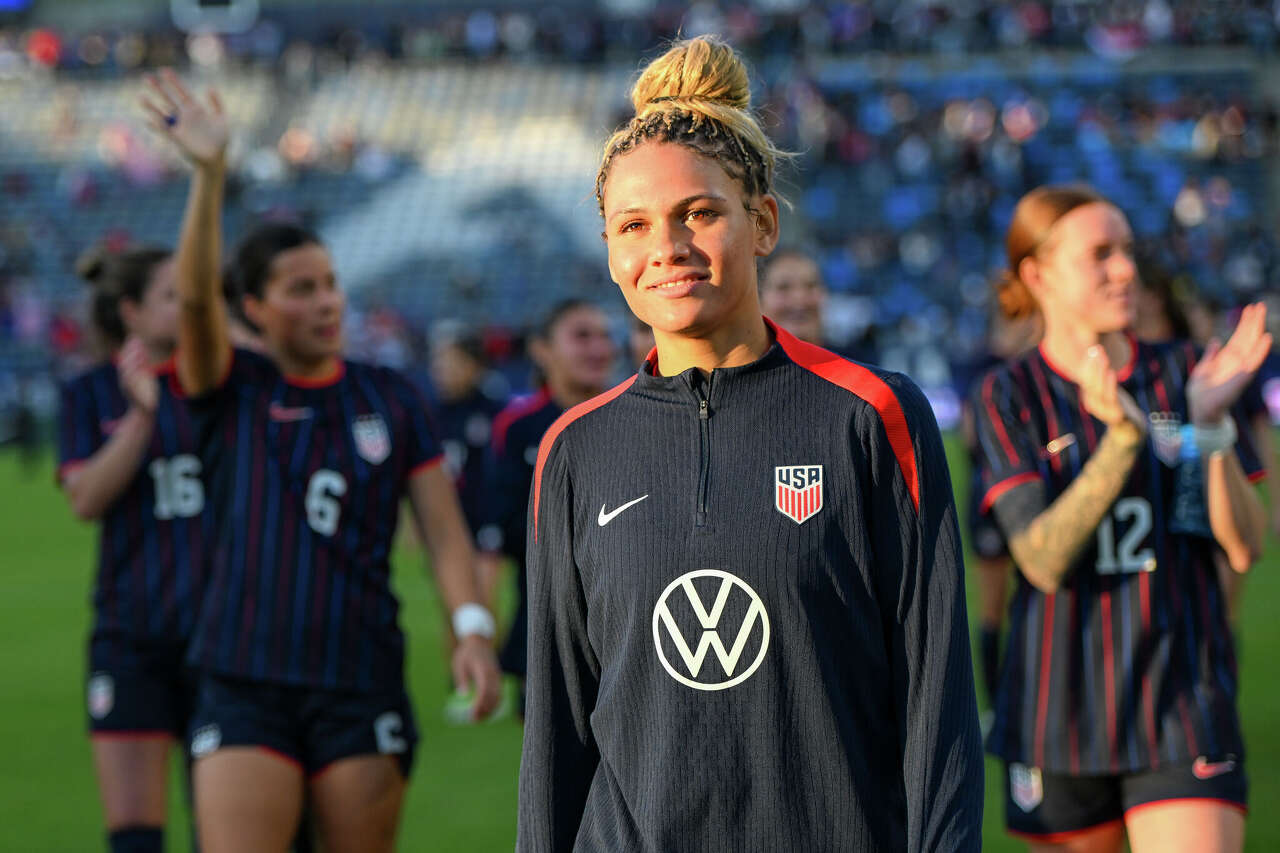 Live: USWNT leads Chile early in second half