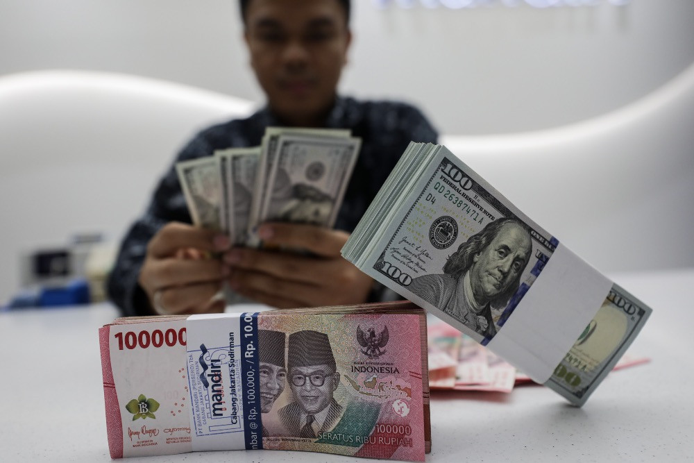 Cek kurs rupiah di Bank Mandiri, BNI, BCA, dan BRI hari ini (28/1)