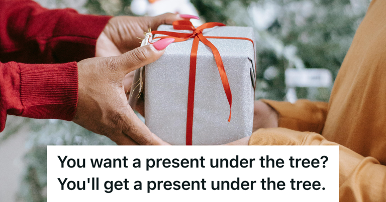 Generous party guest offered a lantern to a difficult sister, so ...