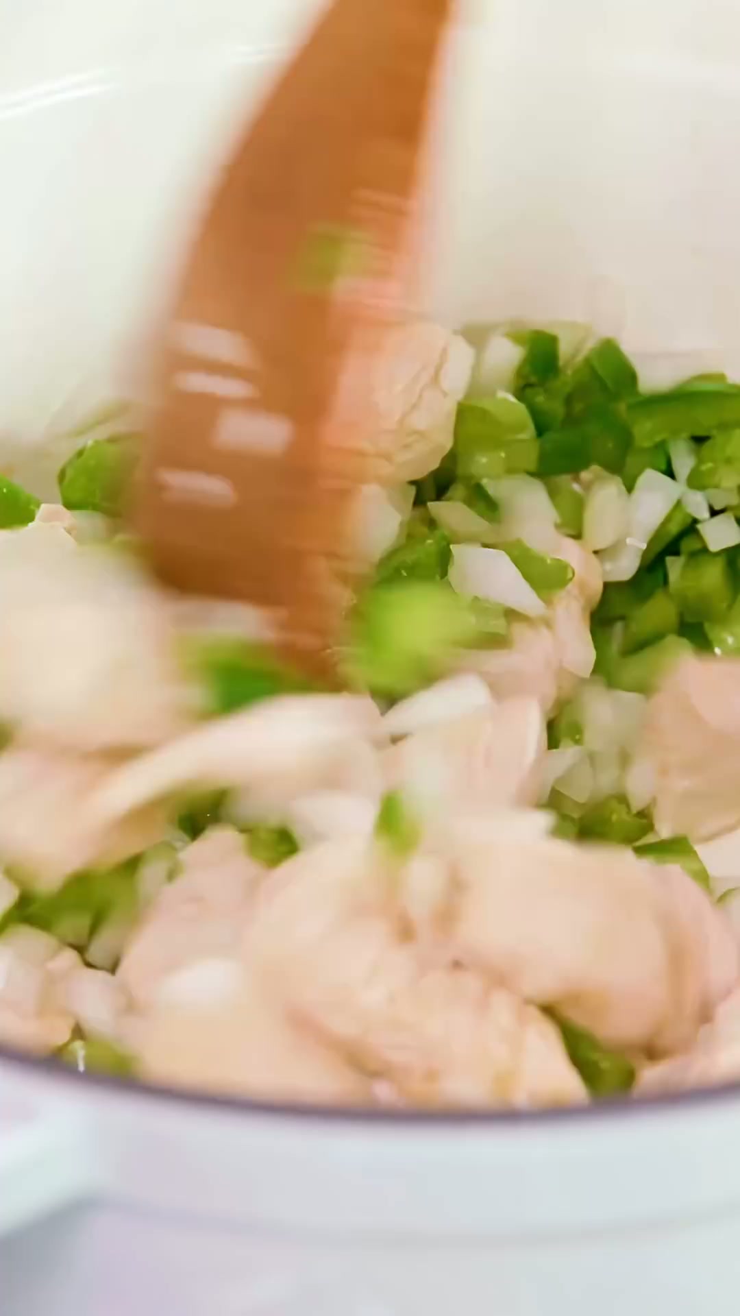 Easy white chicken chili #chili #cooking #cookingchannel #dinner #soup