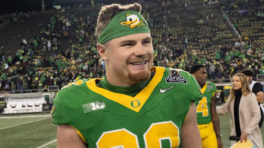 Oregon Ducks linebacker Bryce Boettcher turns heads at the Senior Bowl