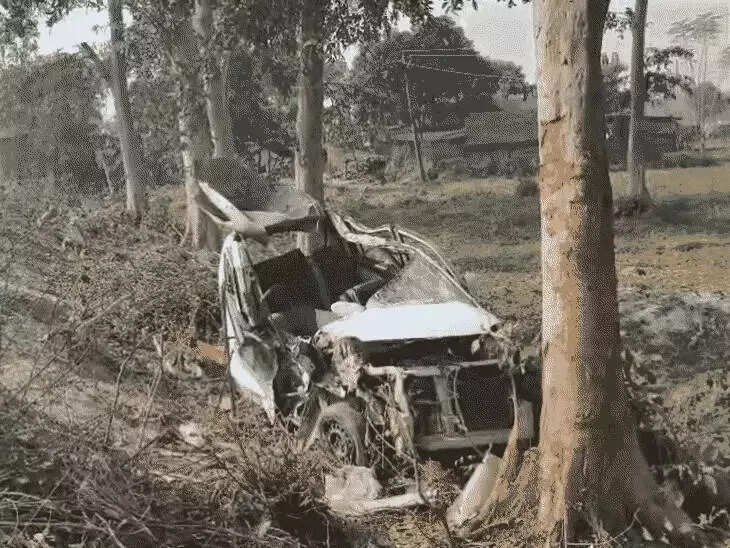 Three killed, 2 injured as car ramsinto a tree, overturns in Bahraich