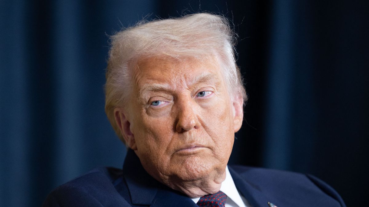 Anderson Cooper schools Trump