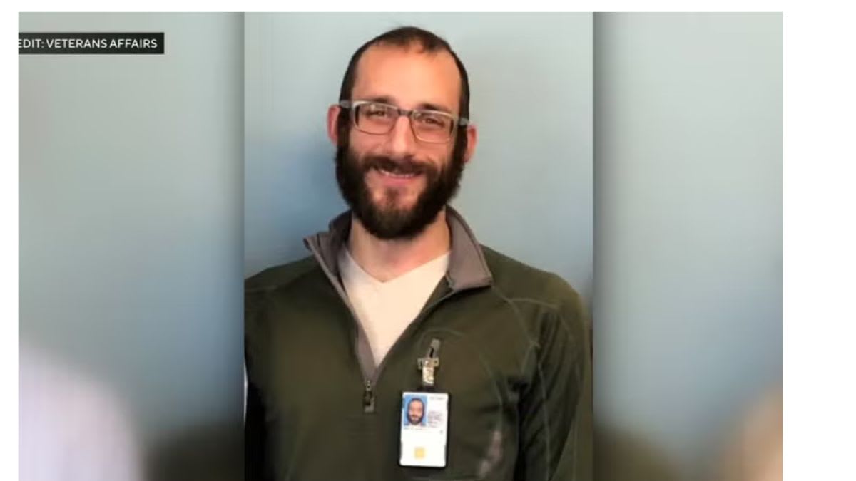 Anderson Cooper schools Trump