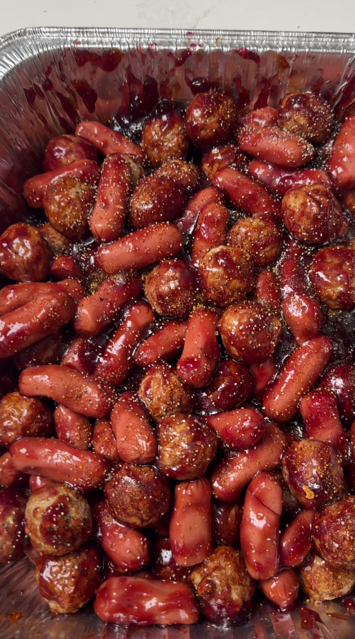 This grape meatball recipe looks simple but surprises everyone