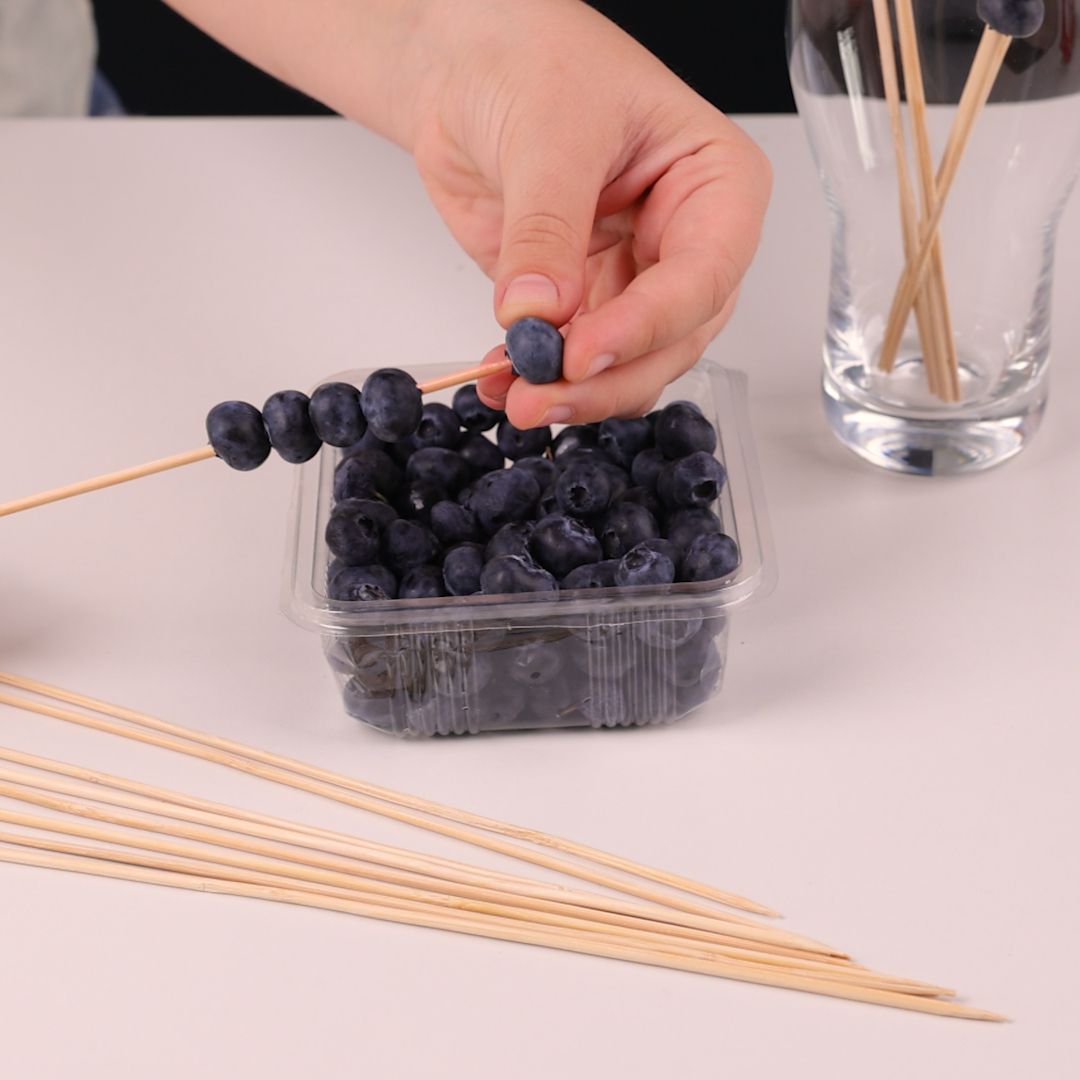 These chocolate covered blueberries are a work of art🫐🍫