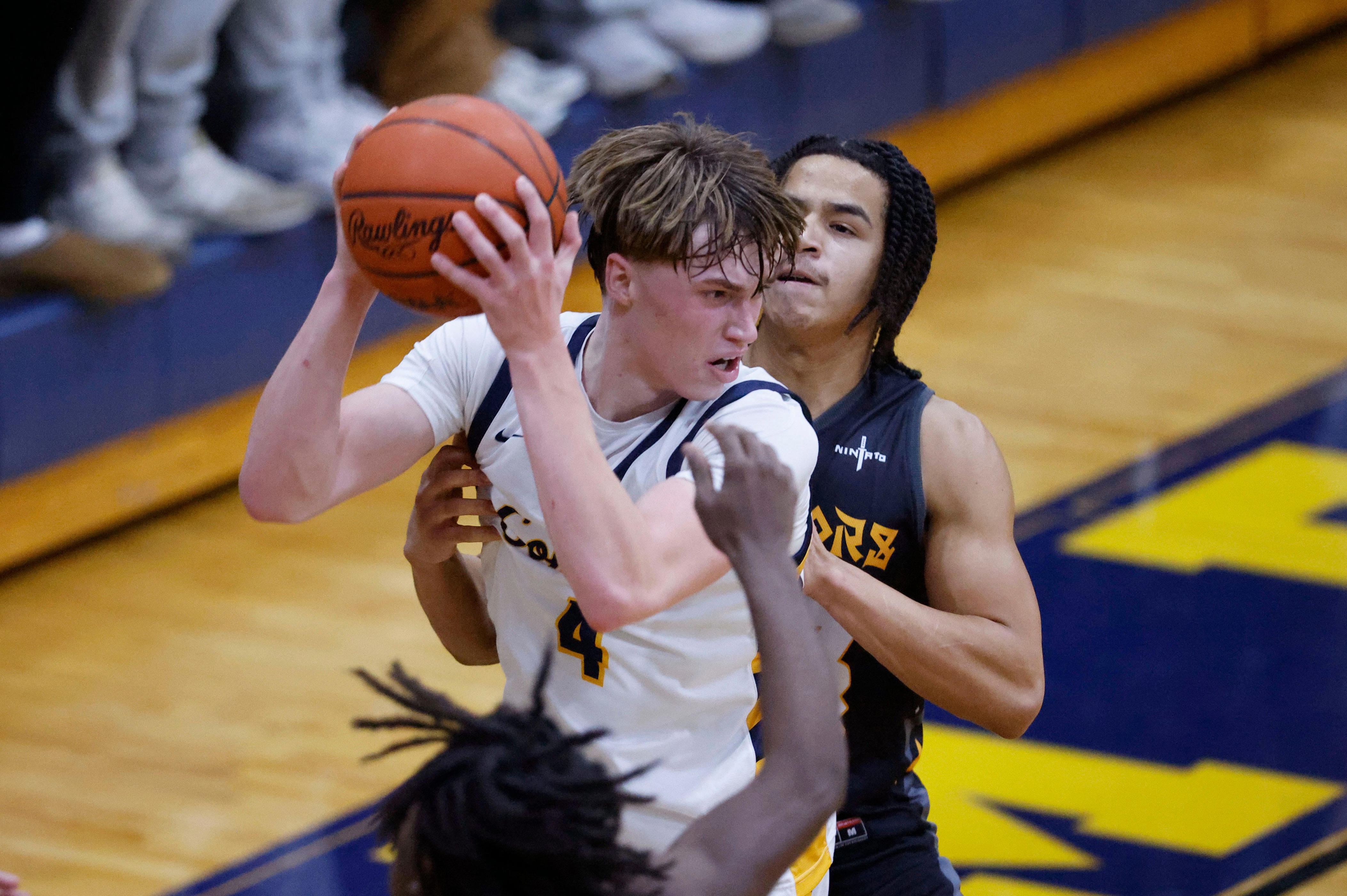 Boys basketball roundup: Maddox Newburg leads Grand Ledge past DeWitt