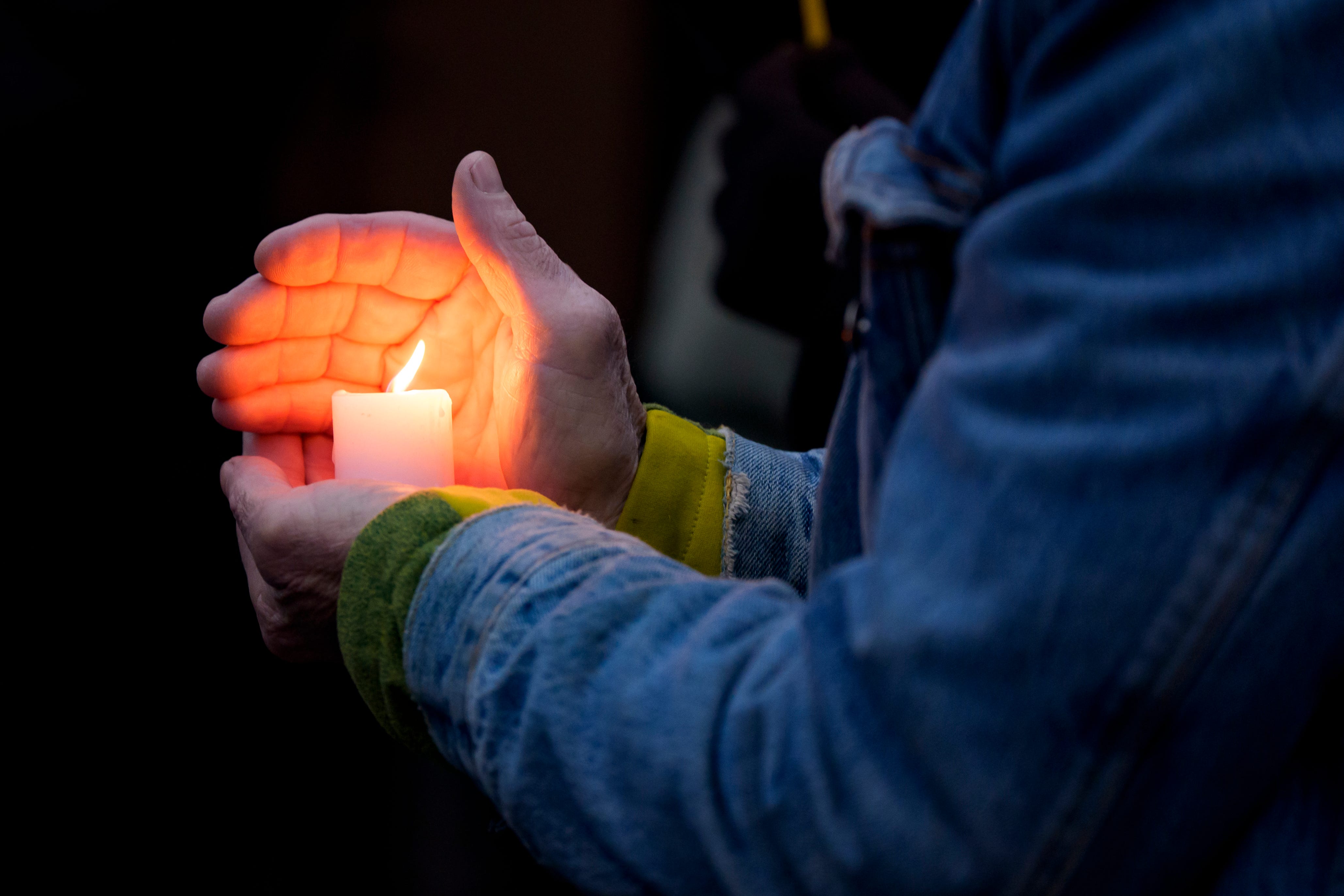 Remembering Alex Pretti: Candlelight memorial set at Augusta VA