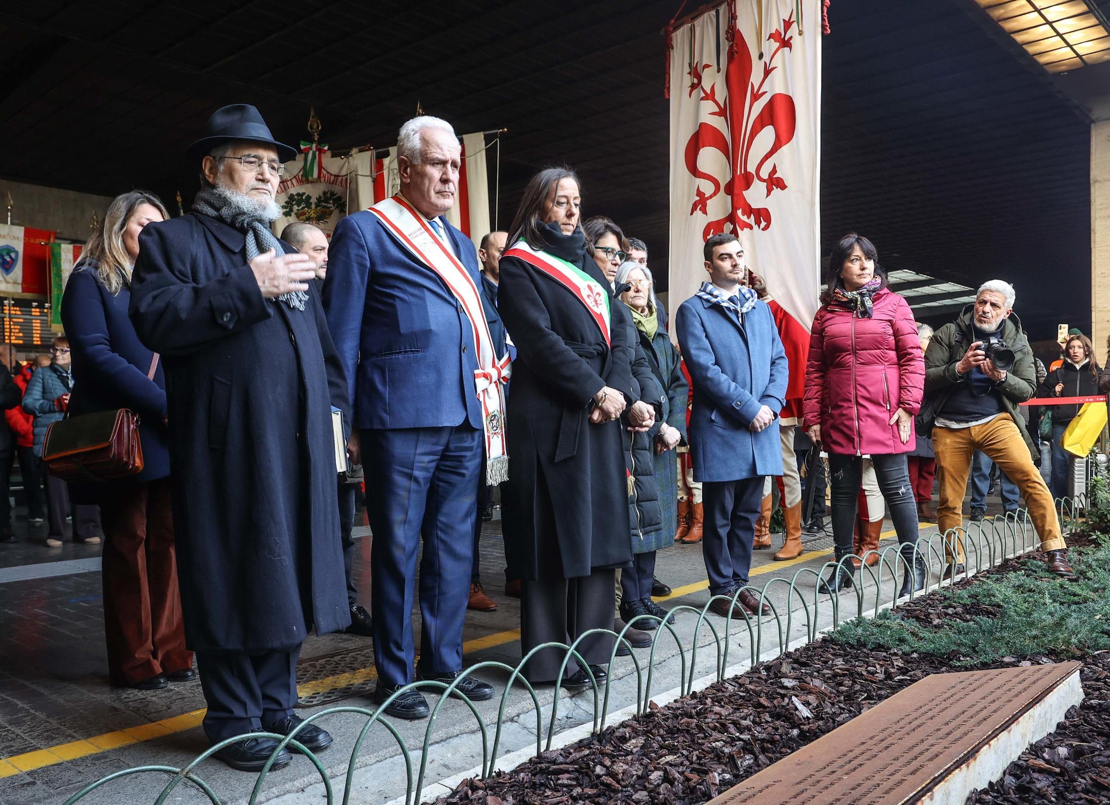 Nel giorno del ricordo. La politica ai giovani: "Dite no alle intolleranze"