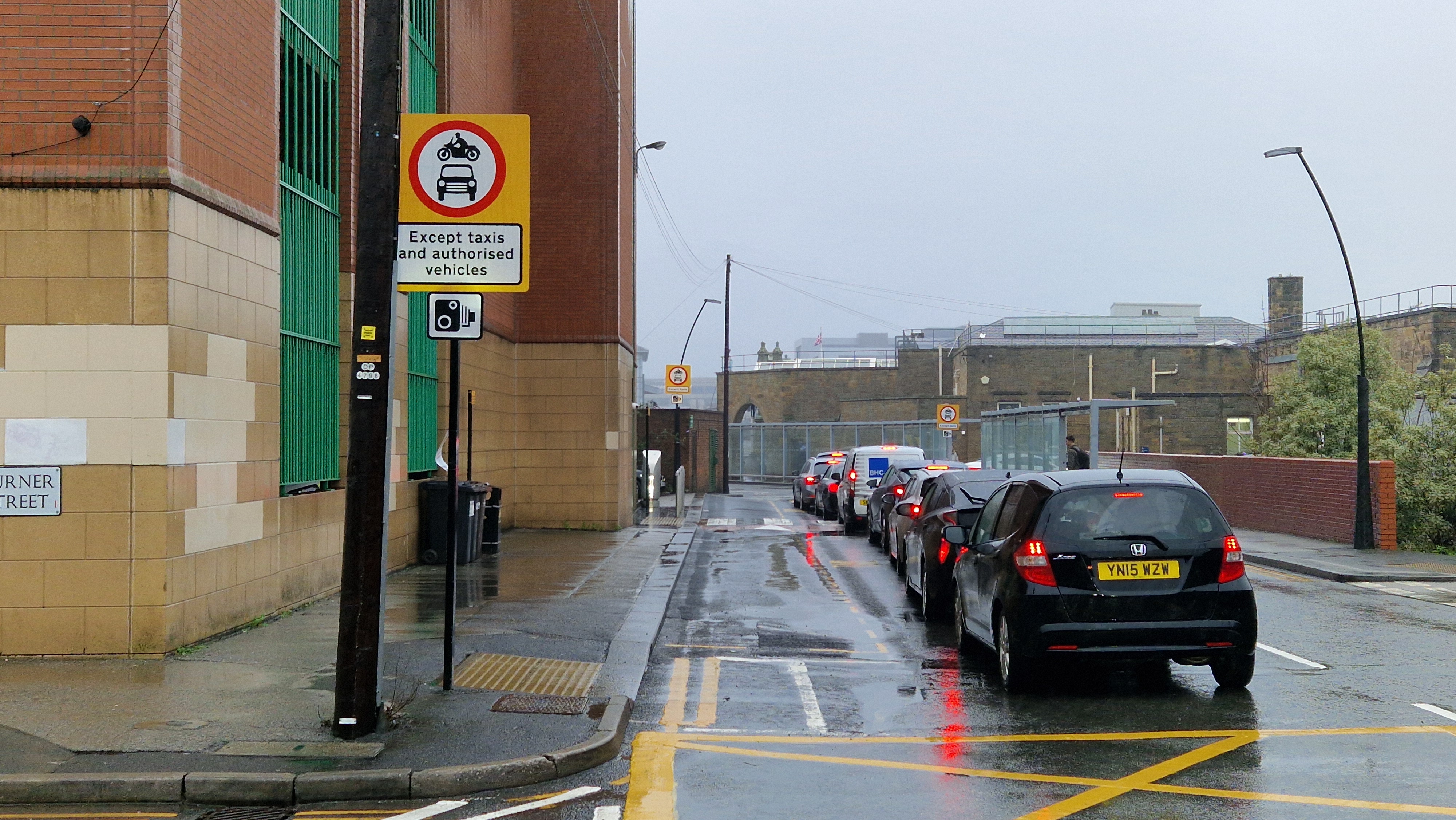 Sheffield station: Signs criticised as drivers struggle with new one ...