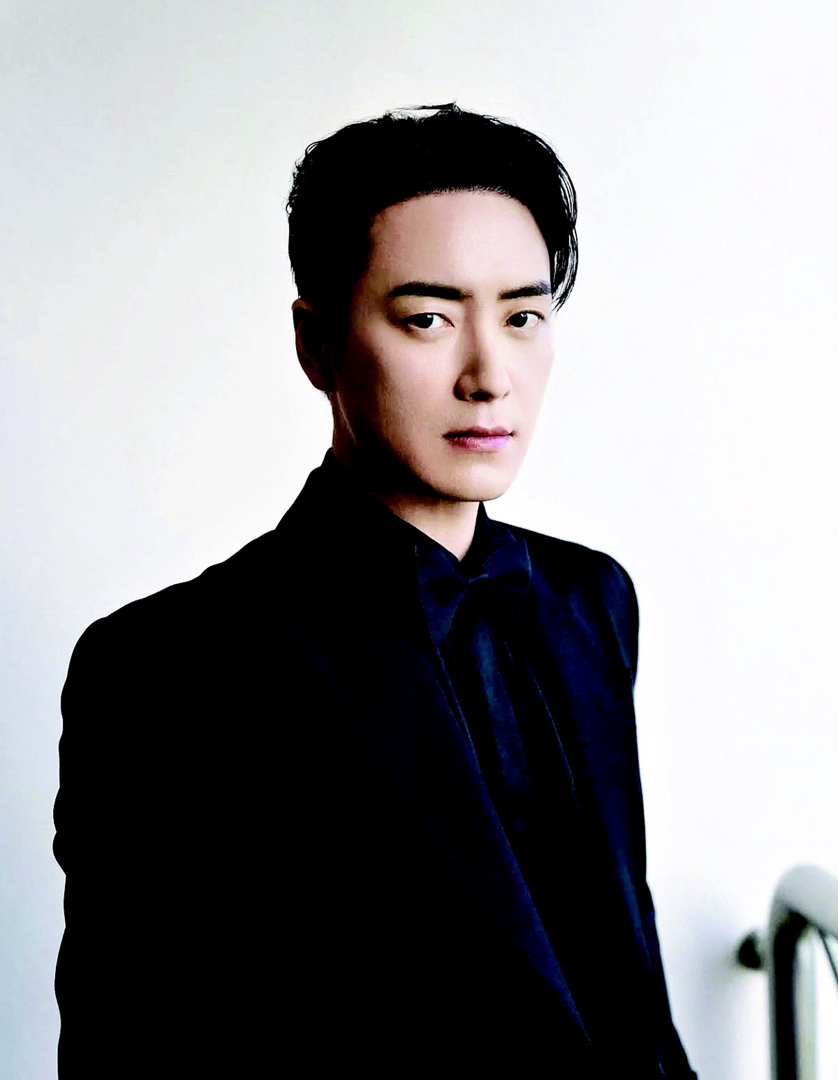 Lee Jun-hyuk, 'Awakening' transforms into an exorcist priest… his first ...