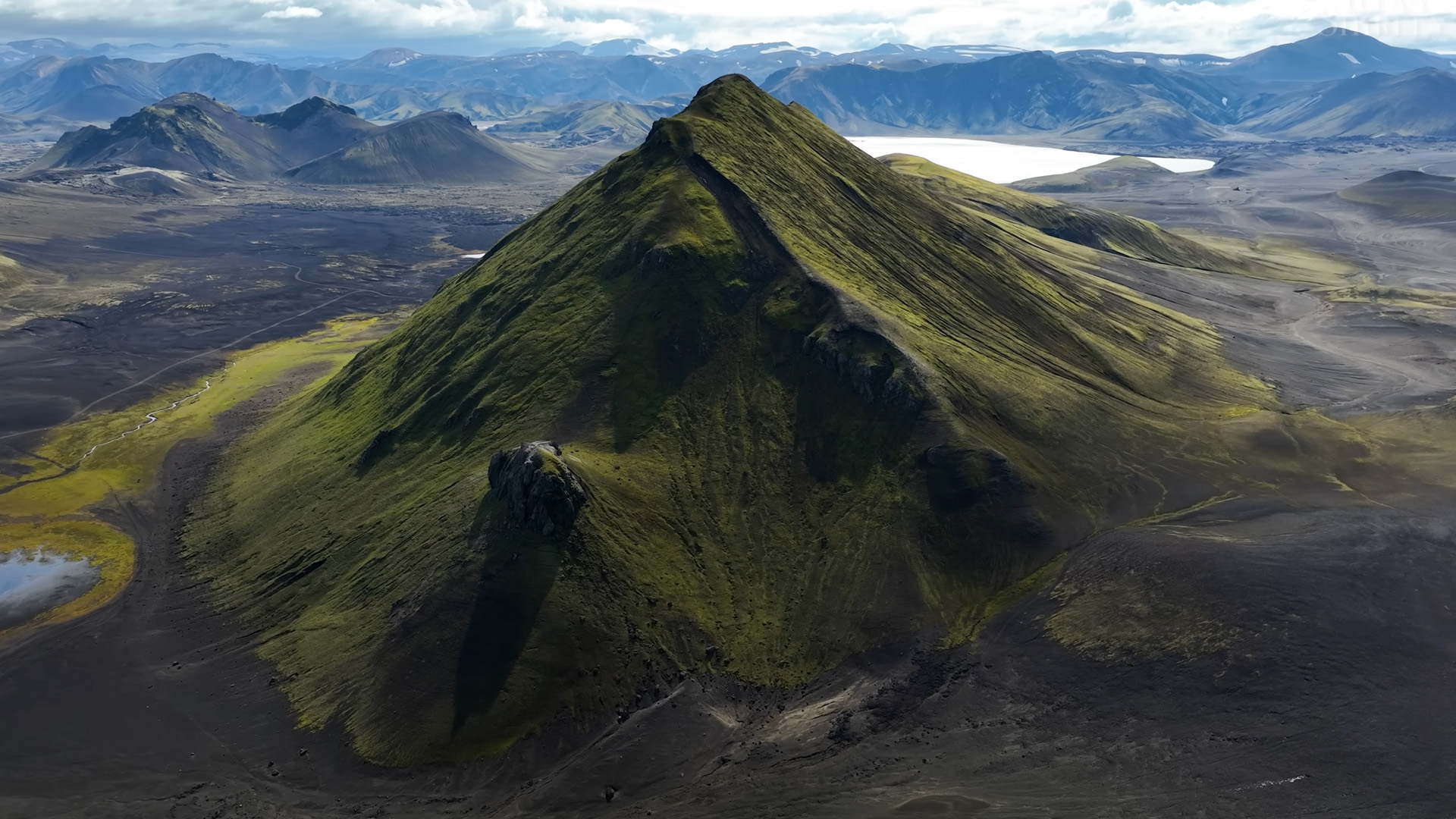 Travel guide to exploring beautiful Iceland