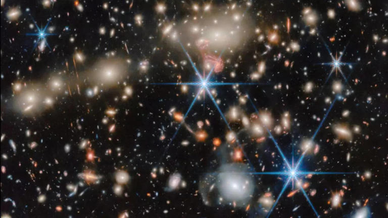 NASA’s James Webb Space Telescope captures a giant galaxy cluster that ...