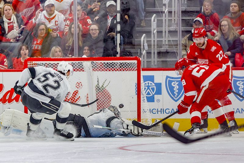 Anton Forsberg stops 27 shots as Kings end Red Wings' point streak