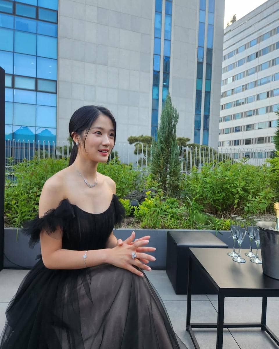 Eksplorasi gaya rambut Kim Hye Yoon yang fresh dan youthful