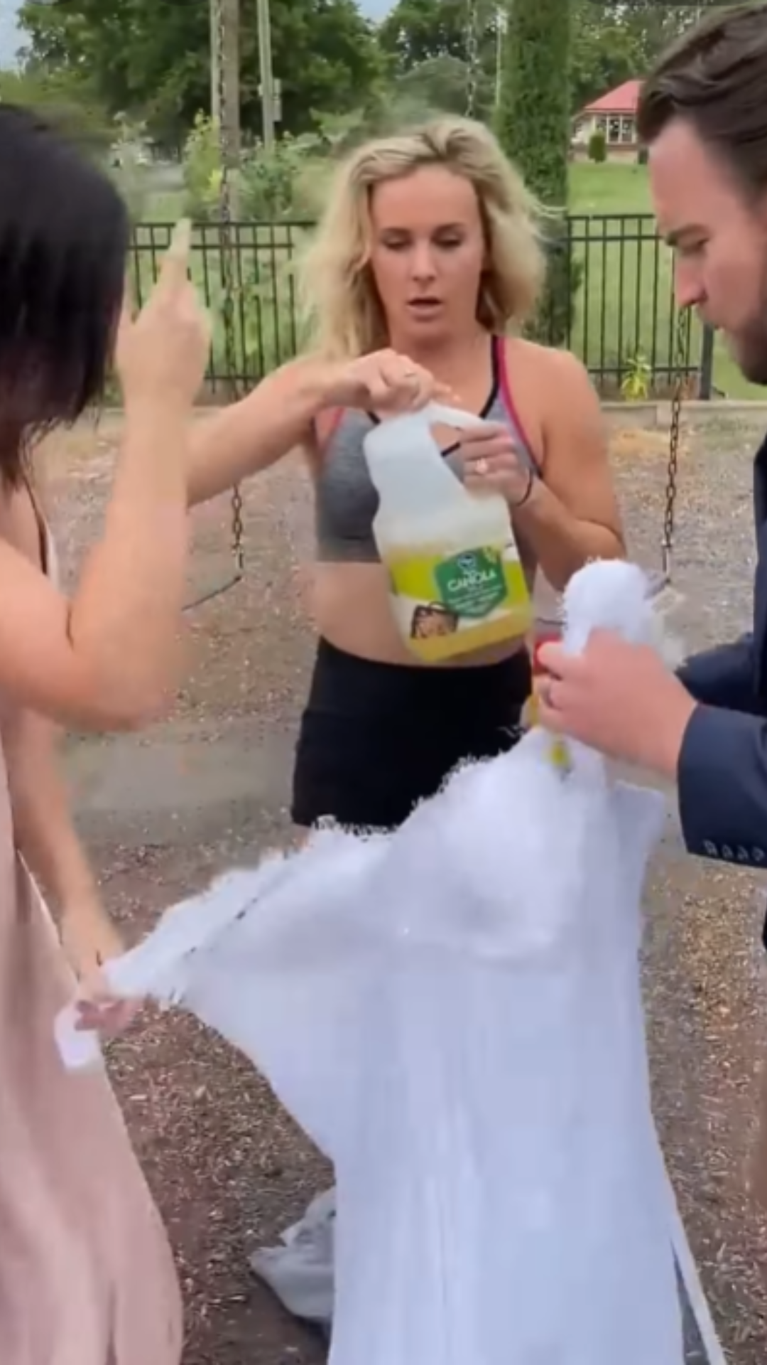 Un momento con el vestido de novia que dio un giro inesperado