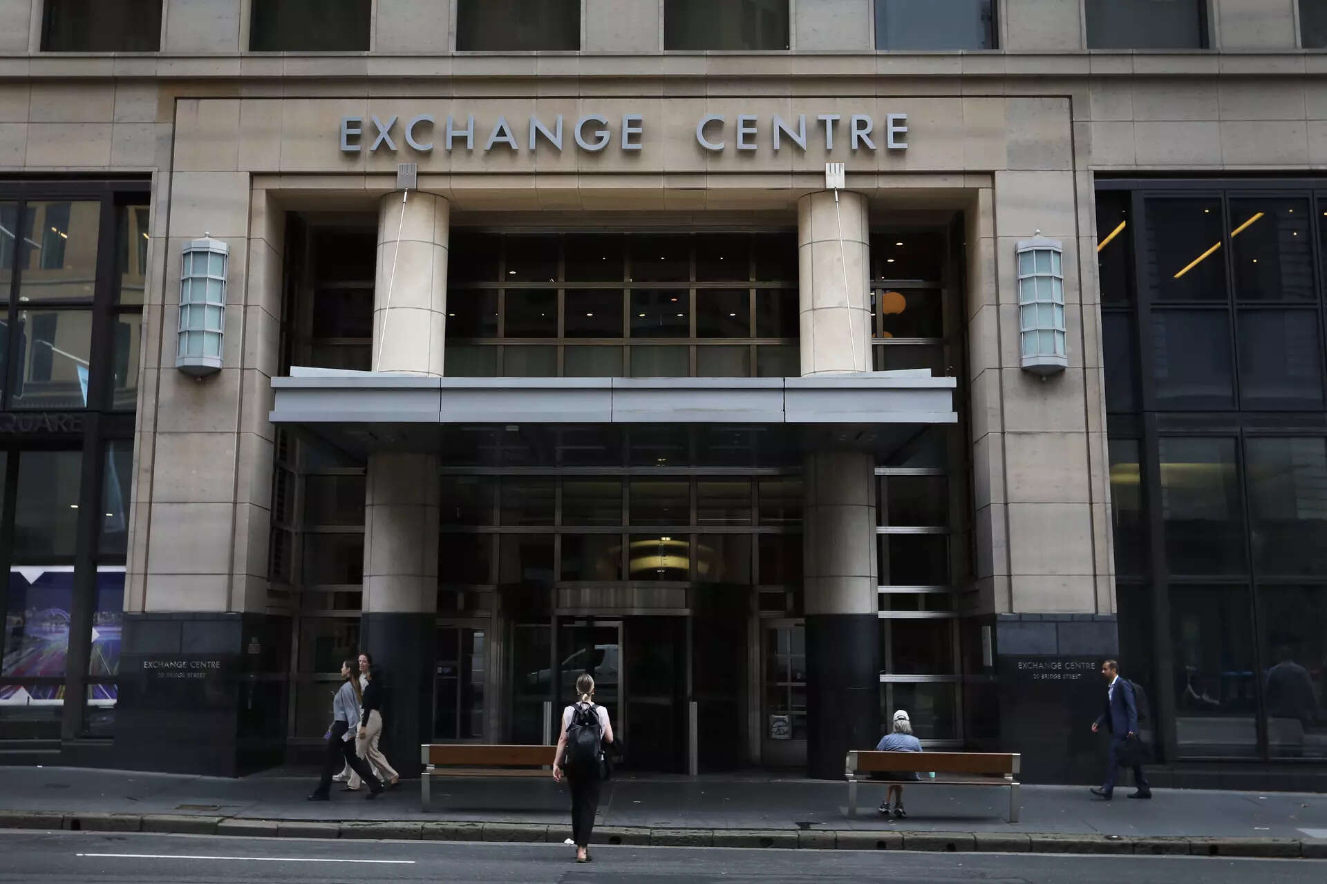 Australian stocks close lower after core inflation beats expectations ...