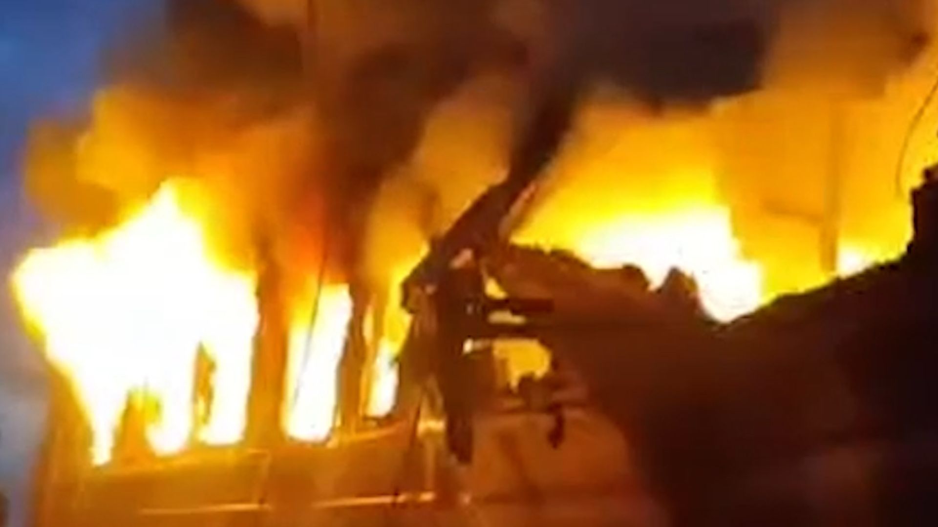 200 Passagiere an Bord: Russische Drohnen greifen ukrainischen Zug an