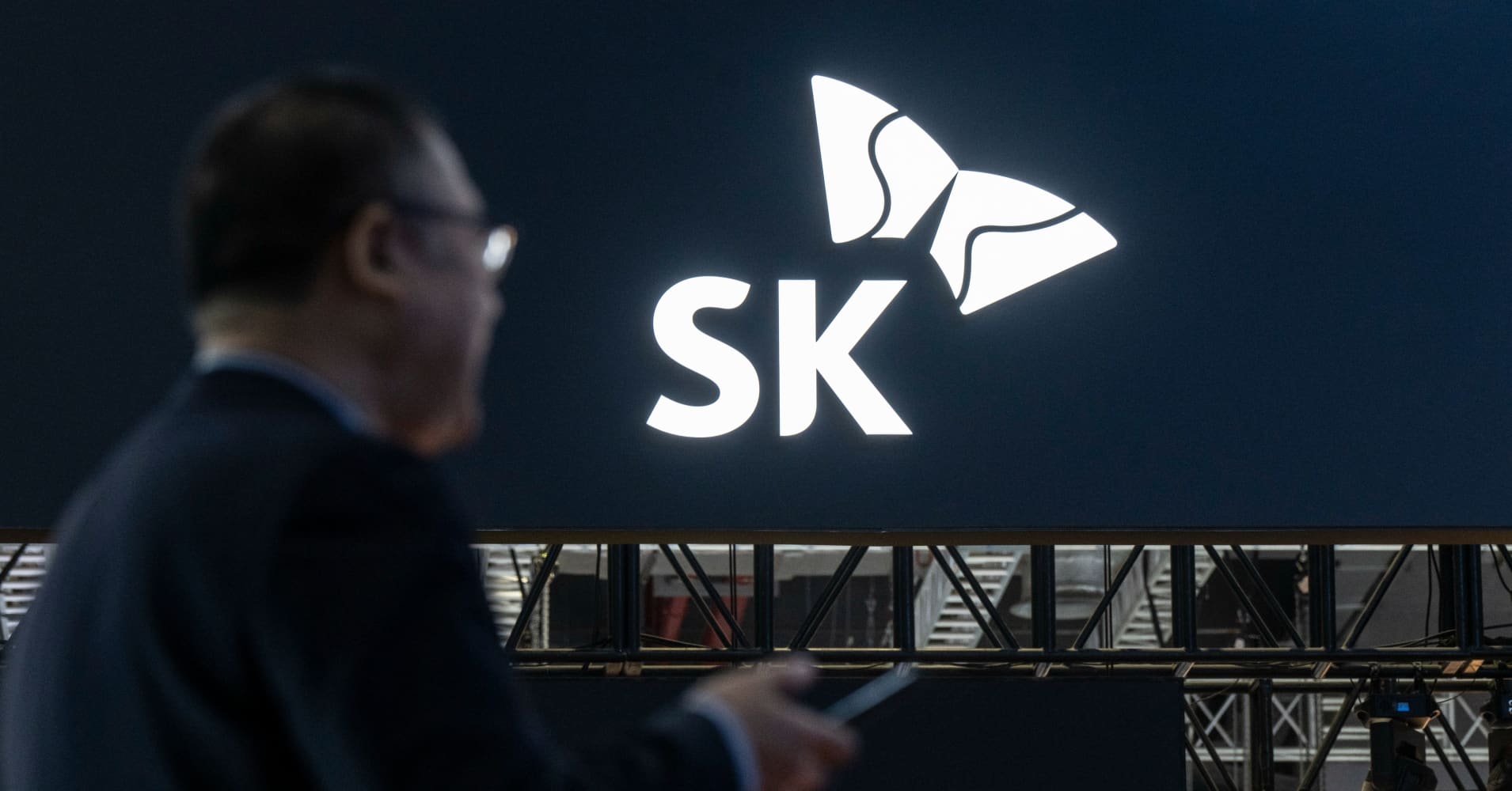 SK Hynix doubles profit in 2025 as memory shortages drive earnings beat