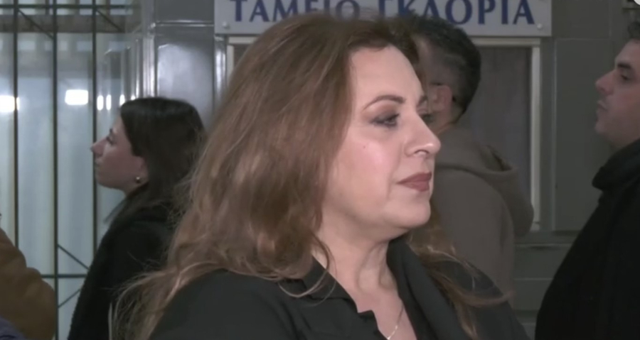 Ευαγγελία Μουμούρη: «Μετά τα γυρίσματα του Ριφιφί έμενα σε Airbnb για ...