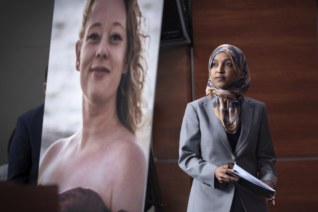 Man arrested after spraying unknown substance on Rep. Ilhan Omar at ...