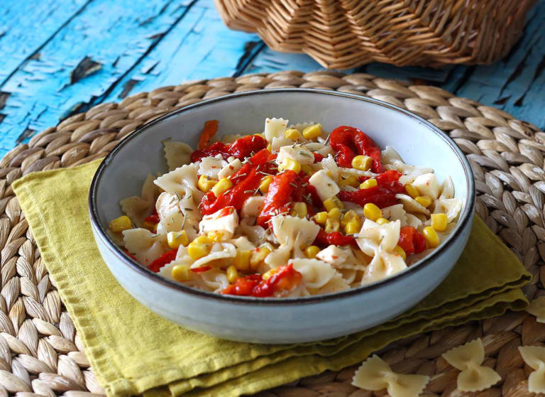 Cold pasta salad with peppers, corn and mozzarella
