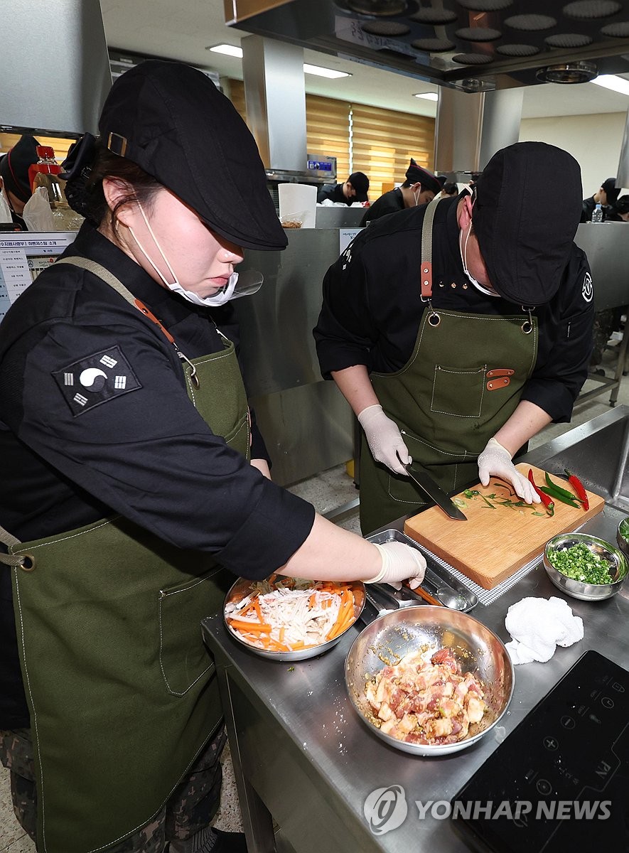 Cooking contest at Army