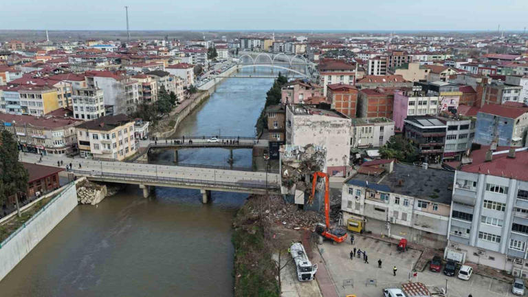 Terme Çayı Islah Projesi’nde yıkımlar başladı